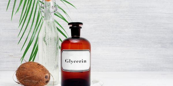 7 DIY Makeup Setting Spray Recipes | Catchy Shopper